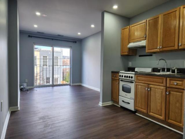 2 Br, 1 bath, Condo 329 Elm St Nw