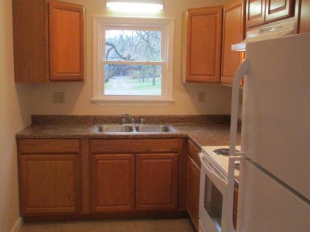 2 Br, 1 bath, Condo 32 Overlock Road