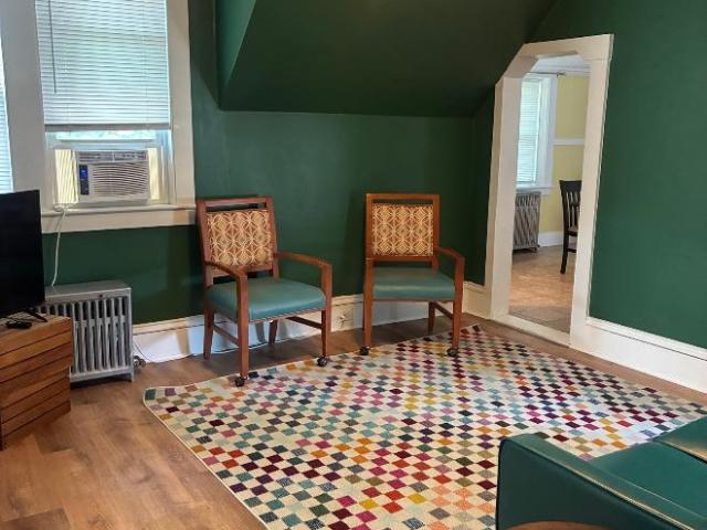 2 Br, 1 bath, Condo 32 Summer St
