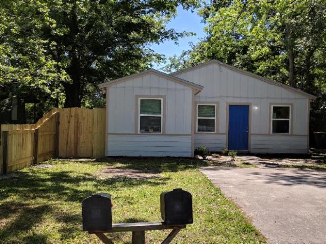 2 Br, 1 bath, Condo 3304 Phyllis St