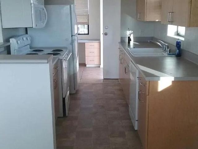 2 Br, 1 bath, Condo 3305 E Palmdale Blvd