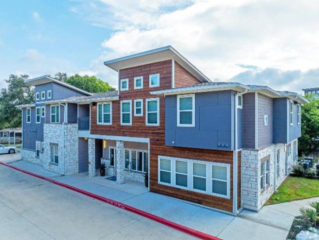 2 Br, 1 bath, Condo 3300 Oak Creek Dr