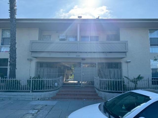 2 Br, 1 bath, Condo 3301 Santa Fe Avenue