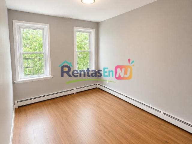 2 Br, 1 bath, Condo 331 E Jersey St