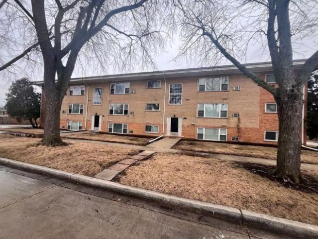 2 Br, 1 bath, Condo 335 N Yale Avenue
