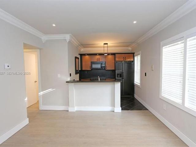 2 Br, 1 bath, Condo 3395 Franklin Ave