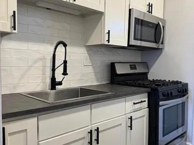 2 Br, 1 bath, Condo 3405 S Lowe Ave