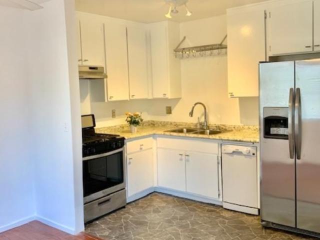 2 Br, 1 bath, Condo 3407 Helms Ave