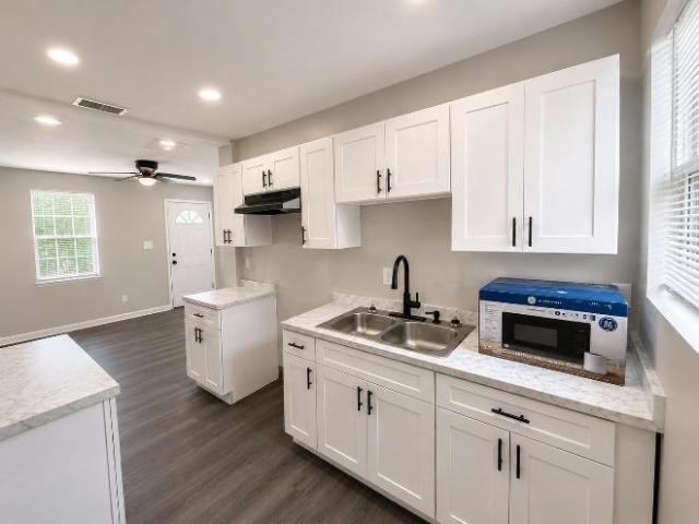 2 Br, 1 bath, Condo 3407 Plateau St