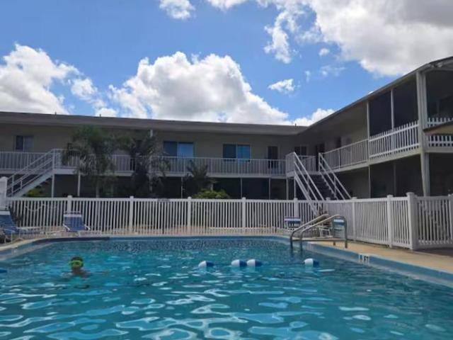 2 Br, 1 bath, Condo 340 Base Ave E