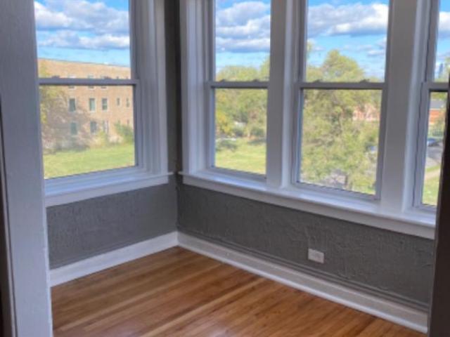 2 Br, 1 bath, Condo 340 S Homan Avenue