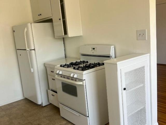 2 Br, 1 bath, Condo 3426 Mentone Ave