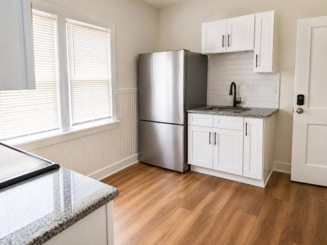 2 Br, 1 bath, Condo 3428 W 65th St