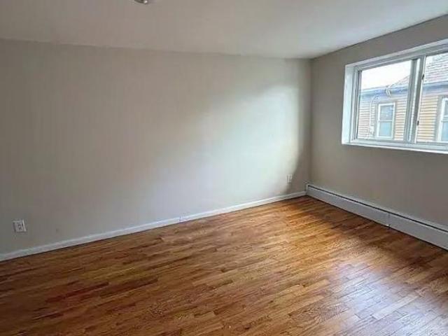 2 Br, 1 bath, Condo 342 Roseville Ave