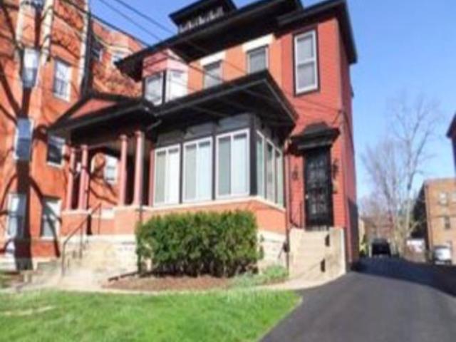 2 Br, 1 bath, Condo 3434 Telford