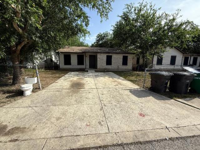2 Br, 1 bath, Condo 3435 Gateway Dr