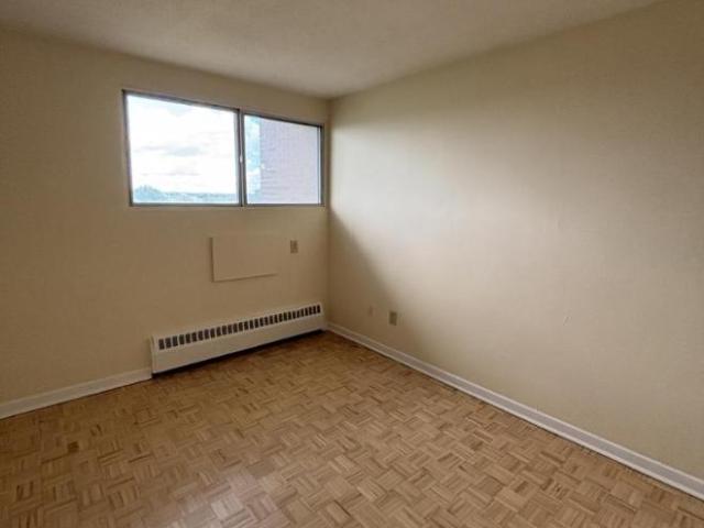 2 Br, 1 bath, Condo 345 Laurier Ave E