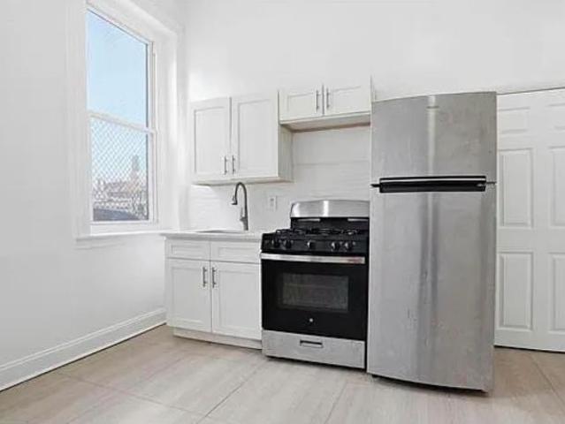 2 Br, 1 bath, Condo 3462 N Front Street