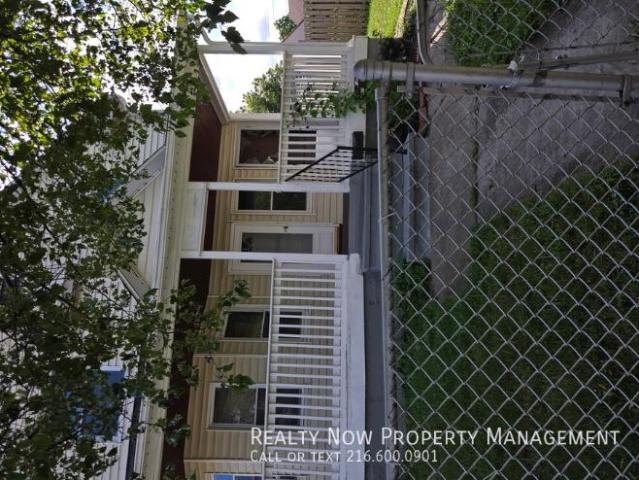 2 Br, 1 bath, Condo 3475 W 46th St Up