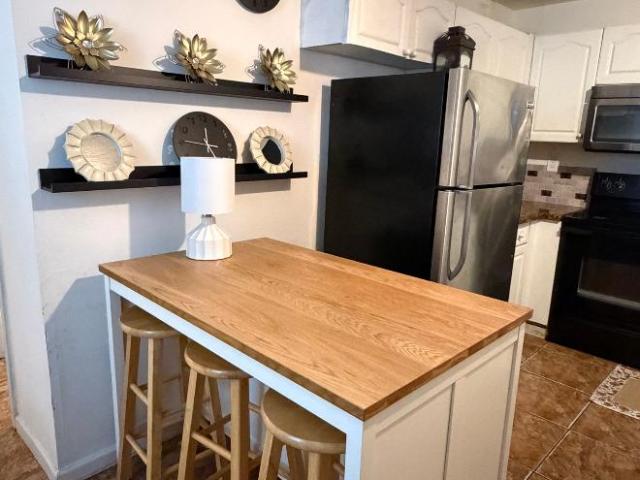 2 Br, 1 bath, Condo 3485 NW 205 Street