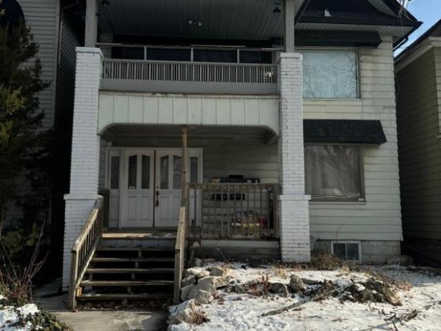 2 Br, 1 bath, Condo 348 350 Gladstone