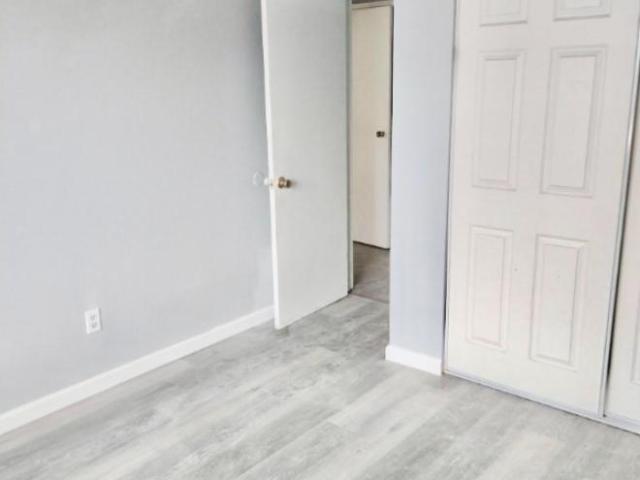 2 Br, 1 bath, Condo 3500 Rainbow Ln