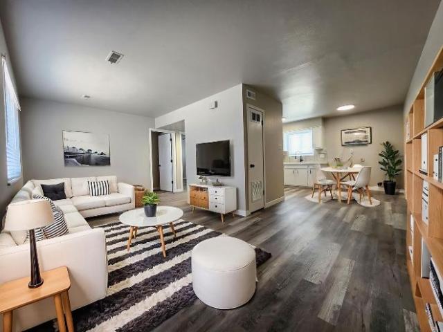 2 Br, 1 bath, Condo 3501 Baltimore Ave Unit