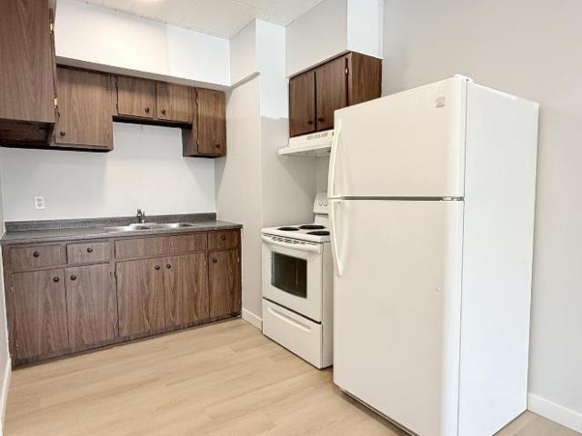 2 Br, 1 bath, Condo 3503 Sandwich St
