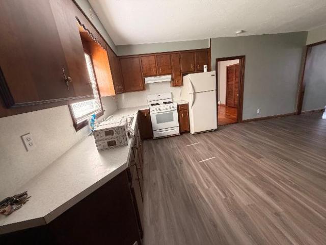 2 Br, 1 bath, Condo 350 Bay St