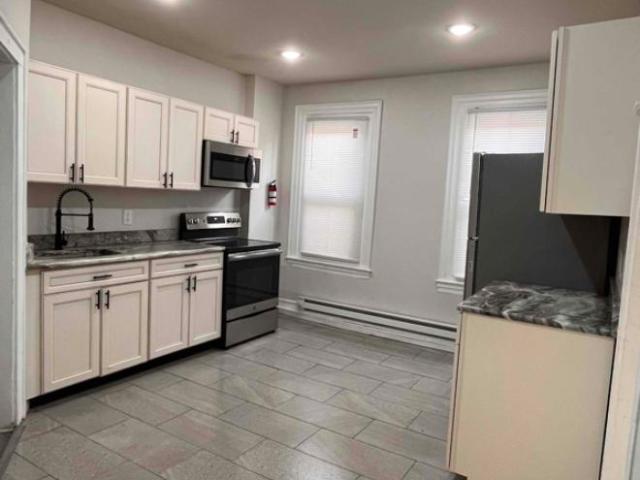 2 Br, 1 bath, Condo 350 E Roosevelt Bvld