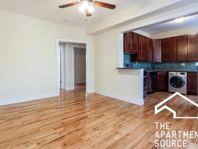 2 Br, 1 bath, Condo 3519 North Racine Avenue