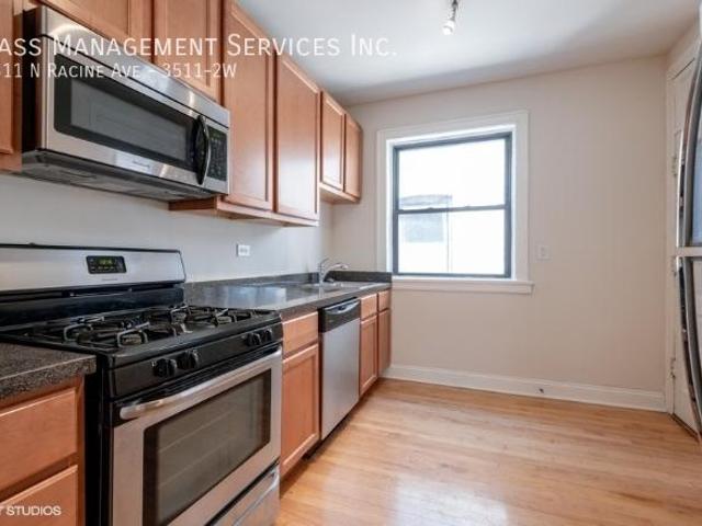 2 Br, 1 bath, Condo 3511 N Racine Ave