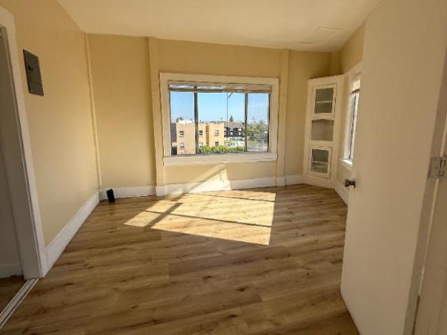 2 Br, 1 bath, Condo 3524 Foothill Blvd