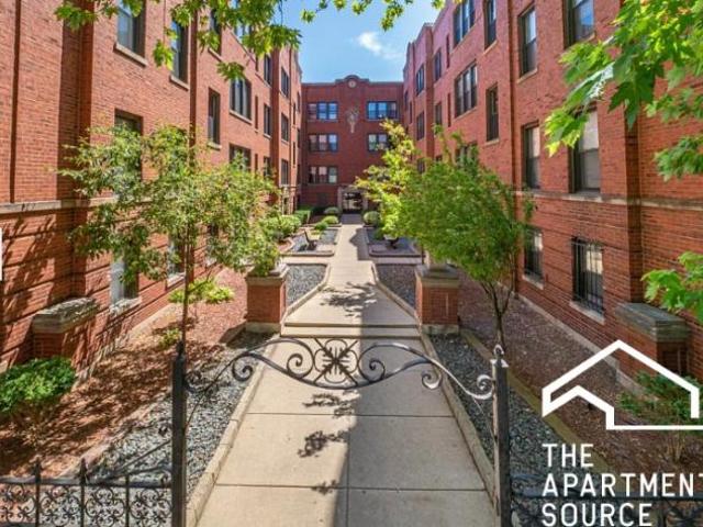 2 Br, 1 bath, Condo 3521 N Racine Ave