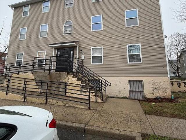 2 Br, 1 bath, Condo 352 S 6th St