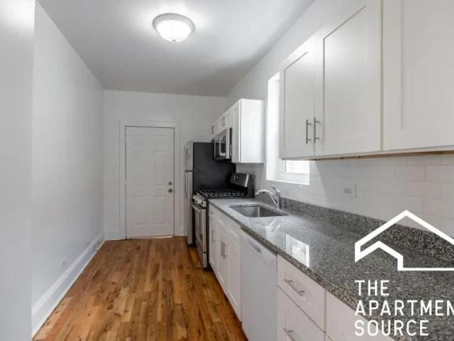 2 Br, 1 bath, Condo 3533 West Fullerton Avenue