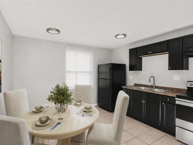2 Br, 1 bath, Condo 3543 Harvey Ave