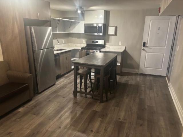 2 Br, 1 bath, Condo 3555 16th St Nw