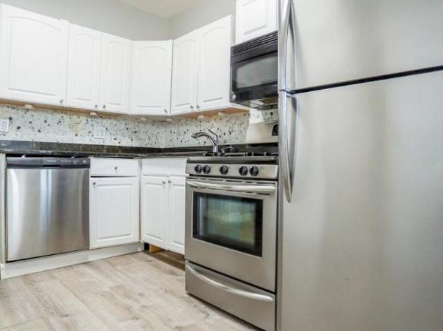 2 Br, 1 bath, Condo 3556 N Wilton