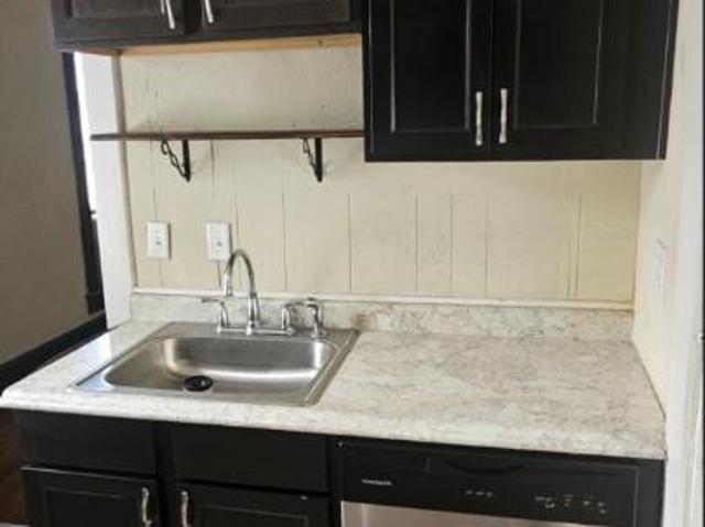 2 Br, 1 bath, Condo 3553 W Michigan St