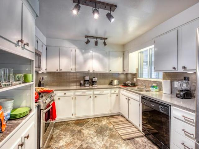 2 Br, 1 bath, Condo 35 Upham St