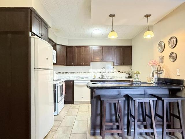 2 Br, 1 bath, Condo 360 Tecumseh Rd W