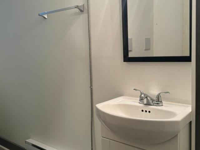 2 Br, 1 bath, Condo 362 Bruce