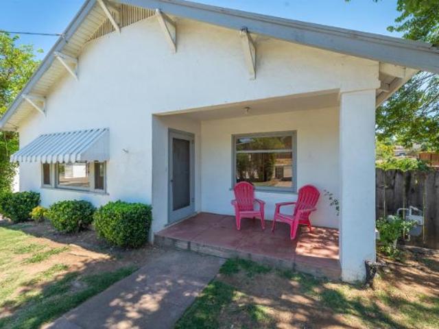 2 Br, 1 bath, Condo 362 W St Charles