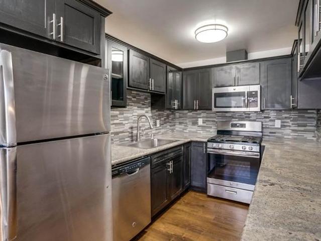 2 Br, 1 bath, Condo 3638 W 113th St