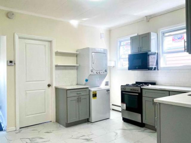 2 Br, 1 bath, Condo 364 River Drive