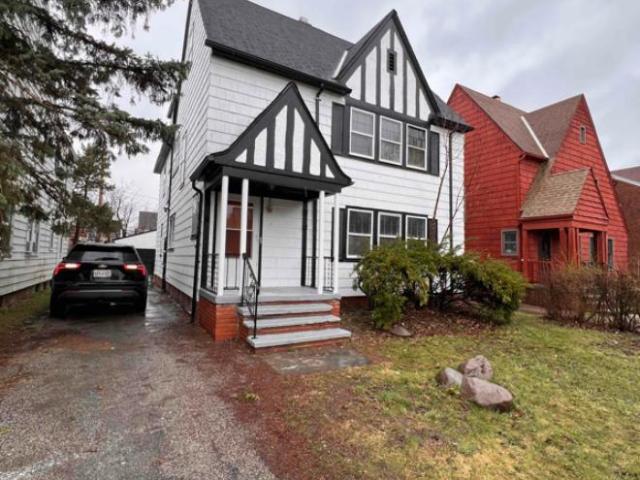 2 Br, 1 bath, Condo 3658 Strathavon Road