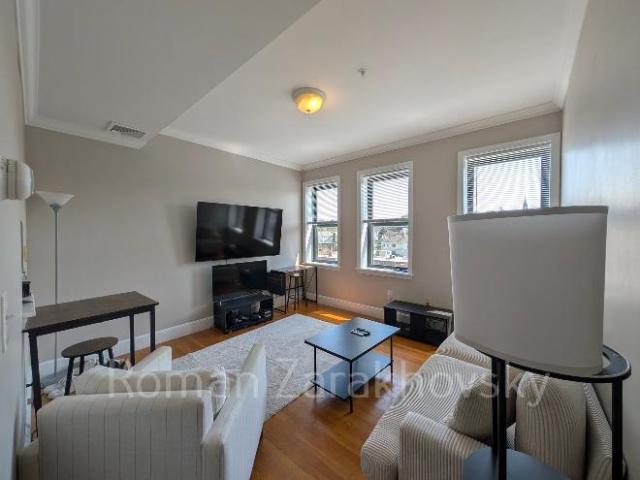 2 Br, 1 bath, Condo 365 Washington St