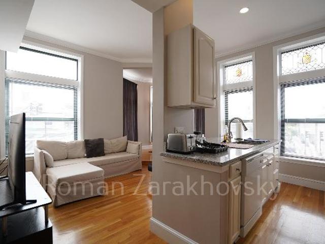 2 Br, 1 bath, Condo 365 Washington St