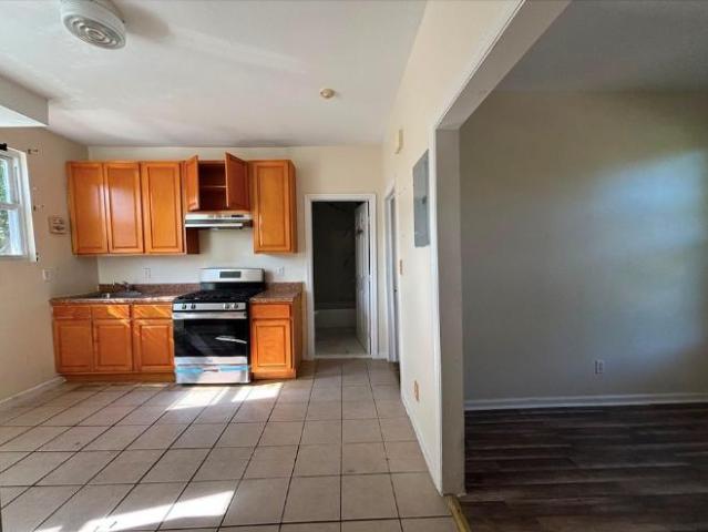 2 Br, 1 bath, Condo 366 11th Ave